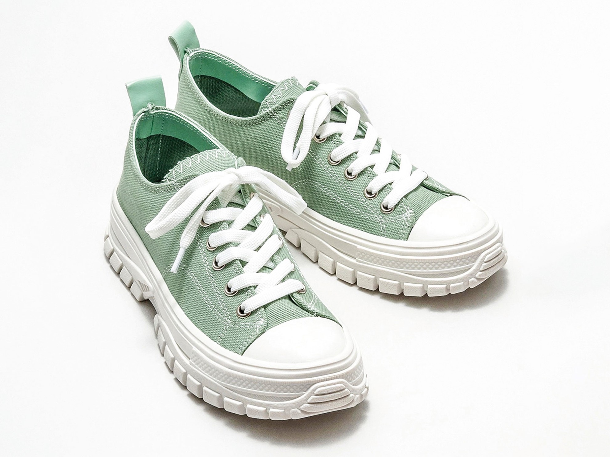 Sneakers clásicas: Funcionalidad, diseño y confort - SERMA.NET
