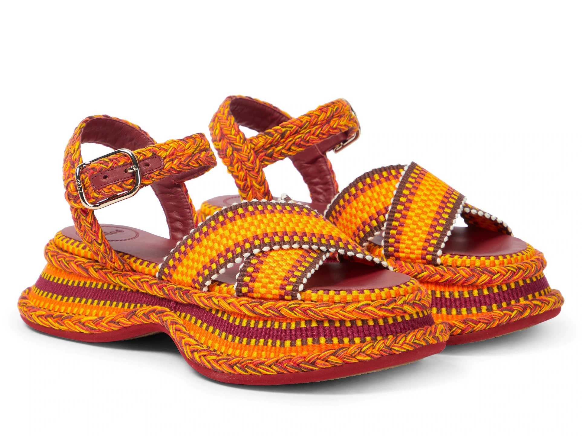 Exclusivas sandalias multicolores de CHLOÉ, con artesanía paraguaya ...