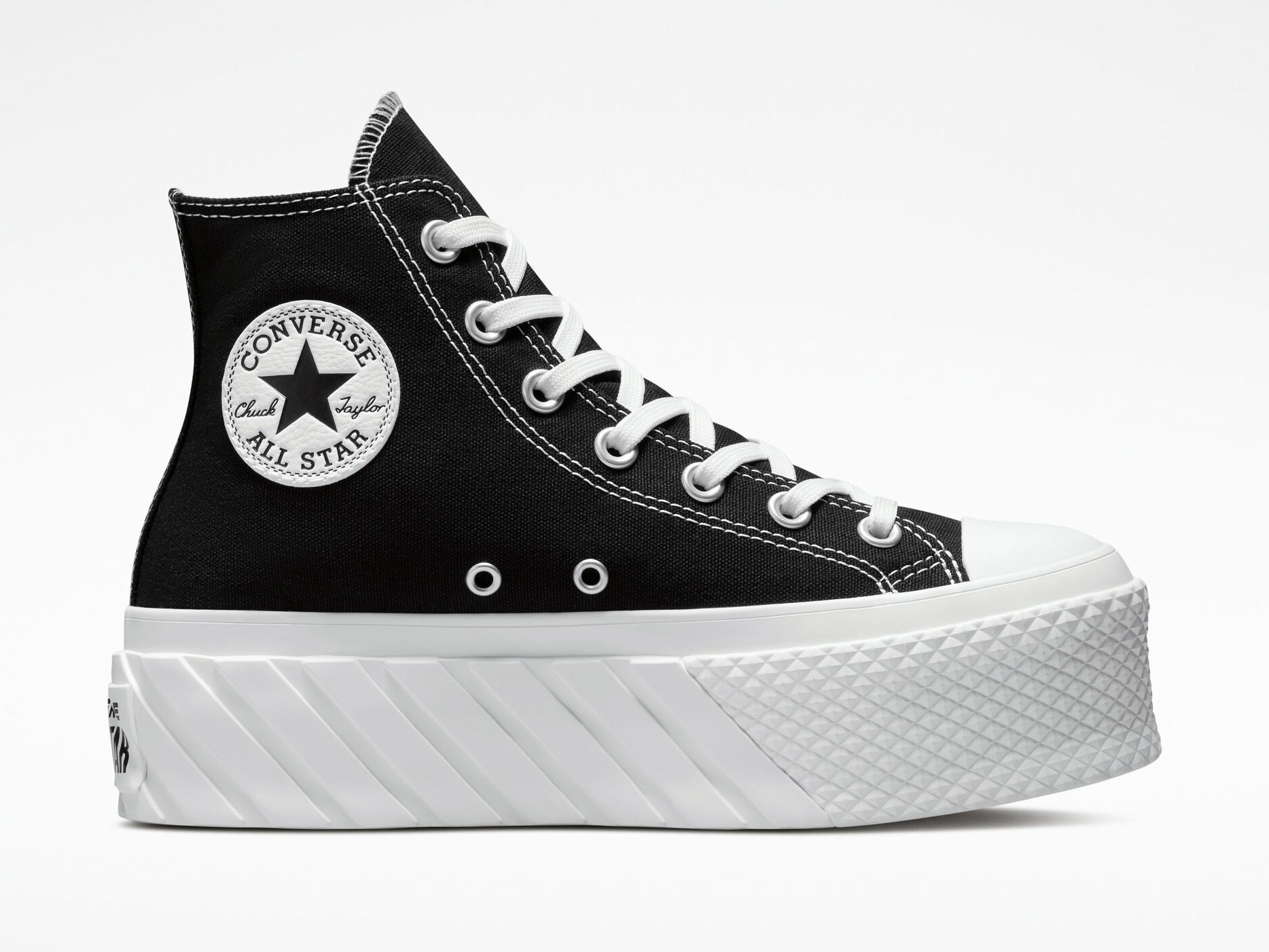 FASHION, CONVERSE-CHANGES-TO-STAY-CURRENT-MEET-THE-NEW-DESIGNS - SERMA.NET
